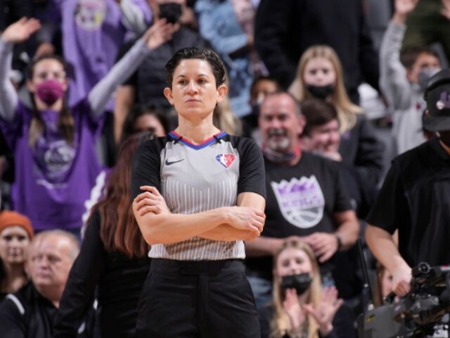 Che Flores Becomes NBA’s First Openly ‘Nonbinary’ Referee ...
